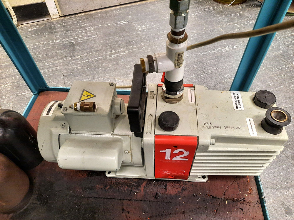 Use of gas ballast for vacuum pumps