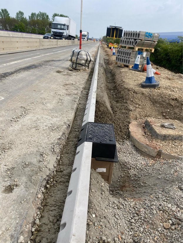 ¿Coladera de banqueta? Cuándo y cómo utilizarla en tu sistema de ...