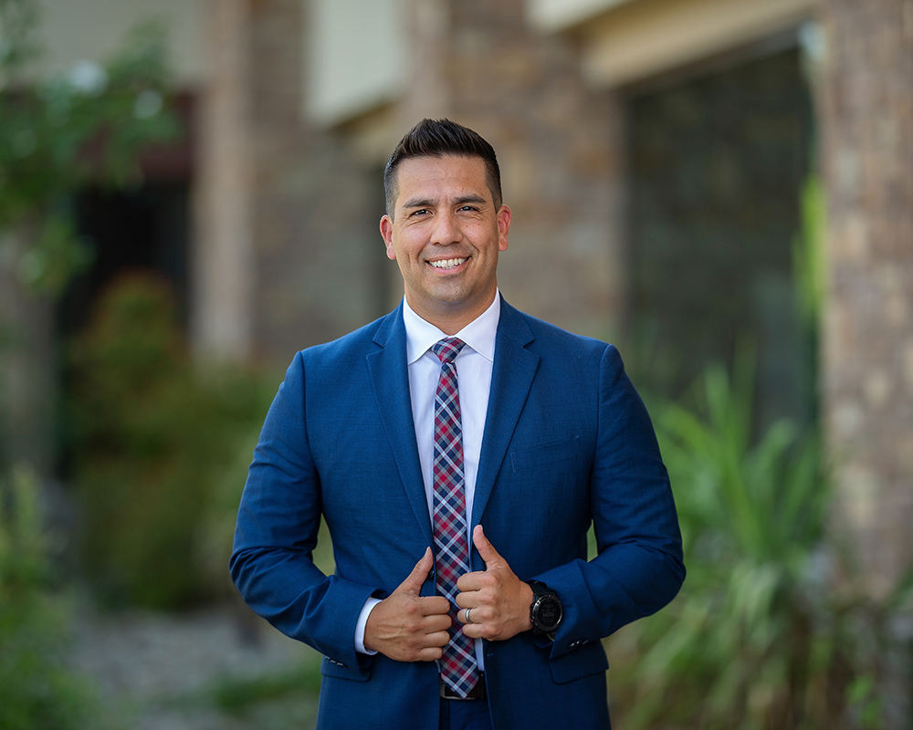 Choosing the Perfect Headshot Outfit: 6 Tips and Photo Examples for ...