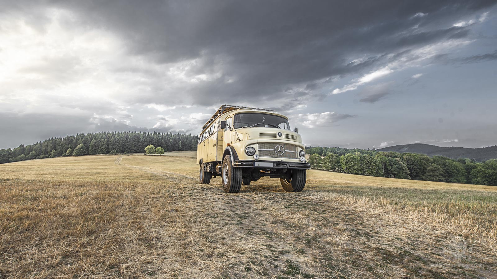 Requisiten | Mercedes LA 710 | Skulls N Gears