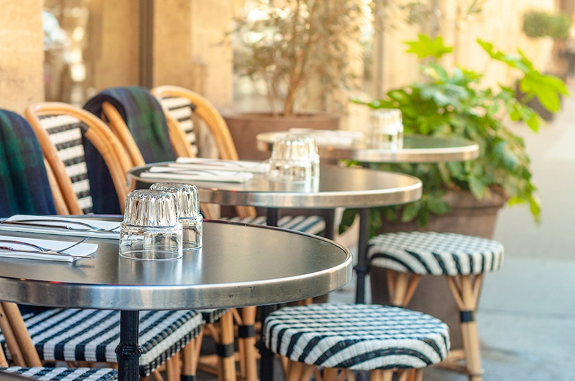 Meubler la terrasse de son restaurant : les idées chic et pratiques