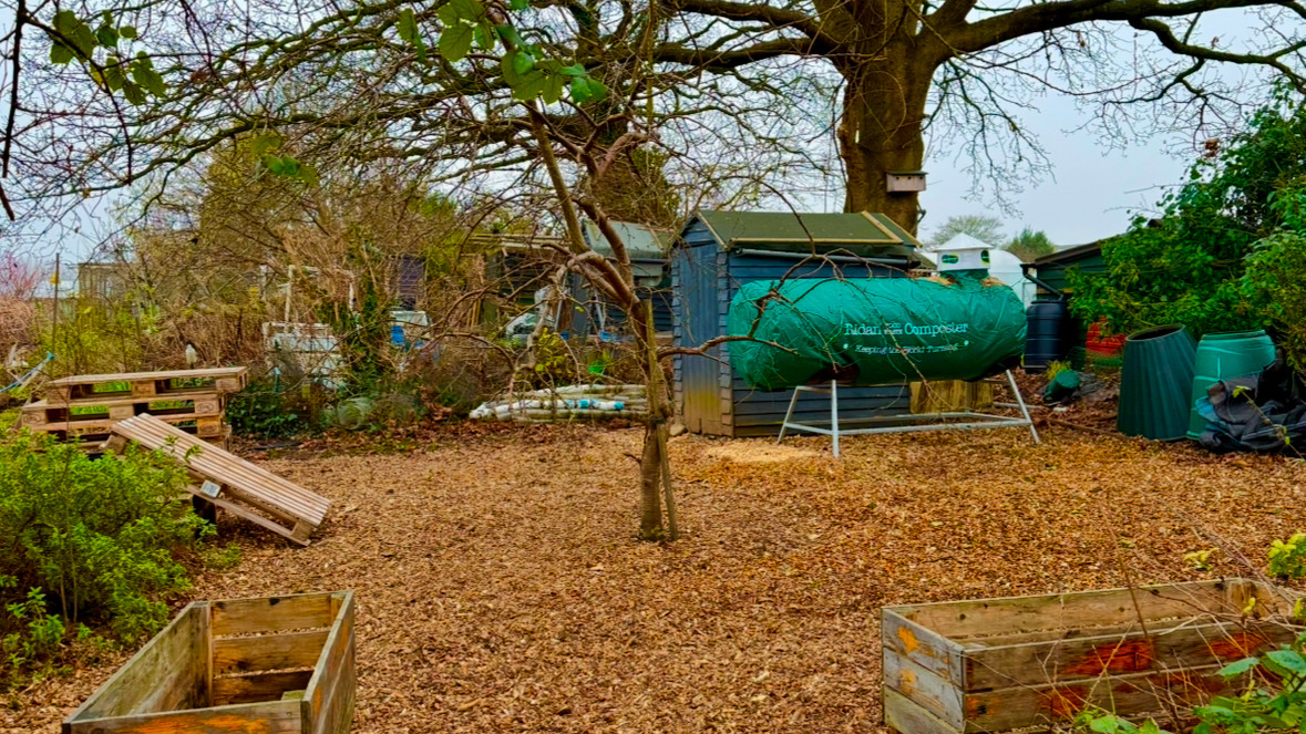 Living Compost and How to Make it.