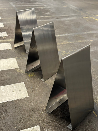 LETRERO PUBLICITARIO ACERO INOXIDABLE PLEGADO | NIMF