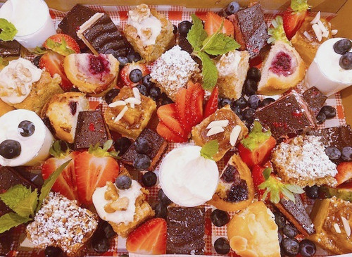 Mixed Cake Platter | Pictonsocial