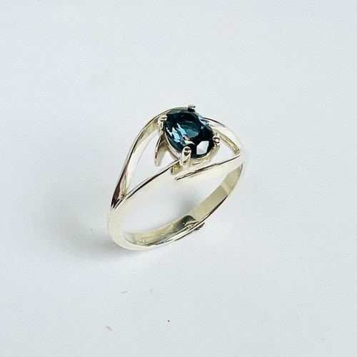 Navy Blue Spinel Thorn Twist Ring | Vu Jewellers