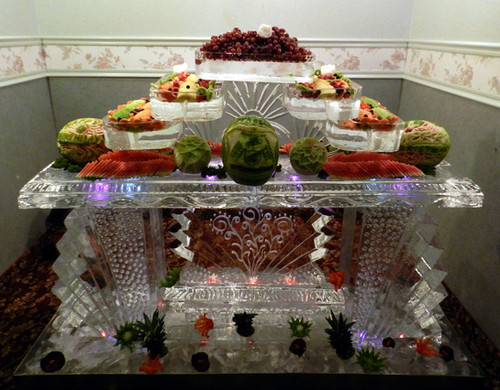 6ft Ice Bar with Ice Platters, Fruit Display and Vegetable Carvings ...