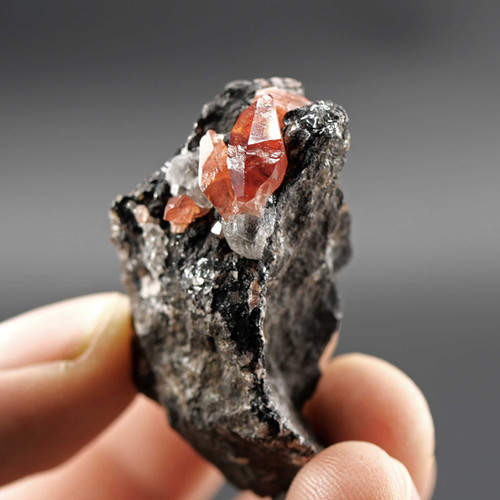 Rhodochrosit, Fluorit – Uchucchacua Mine, Oyon,Peru | mineralien.de