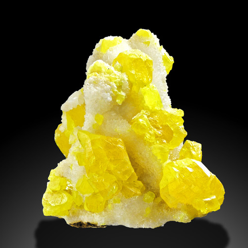 Schwefel auf Aragonit – Agrigento, Sizilien, Italien | mineralien.de