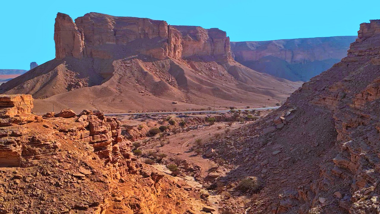 THE HIDDEN VALLEY OF RIYADH, SAUDI ARABIAUnderratedadventures.com