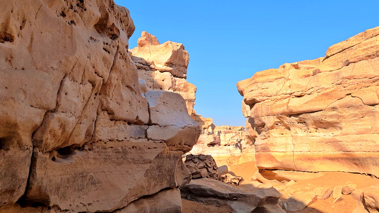 HIDDEN CANYON, RIYADH, SAUDI ARABIAUnderratedadventures.com