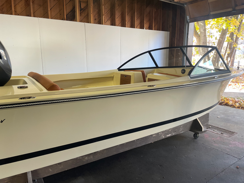 2023 Rossiter R17 CD White/Black Stripe | Mountain Motors