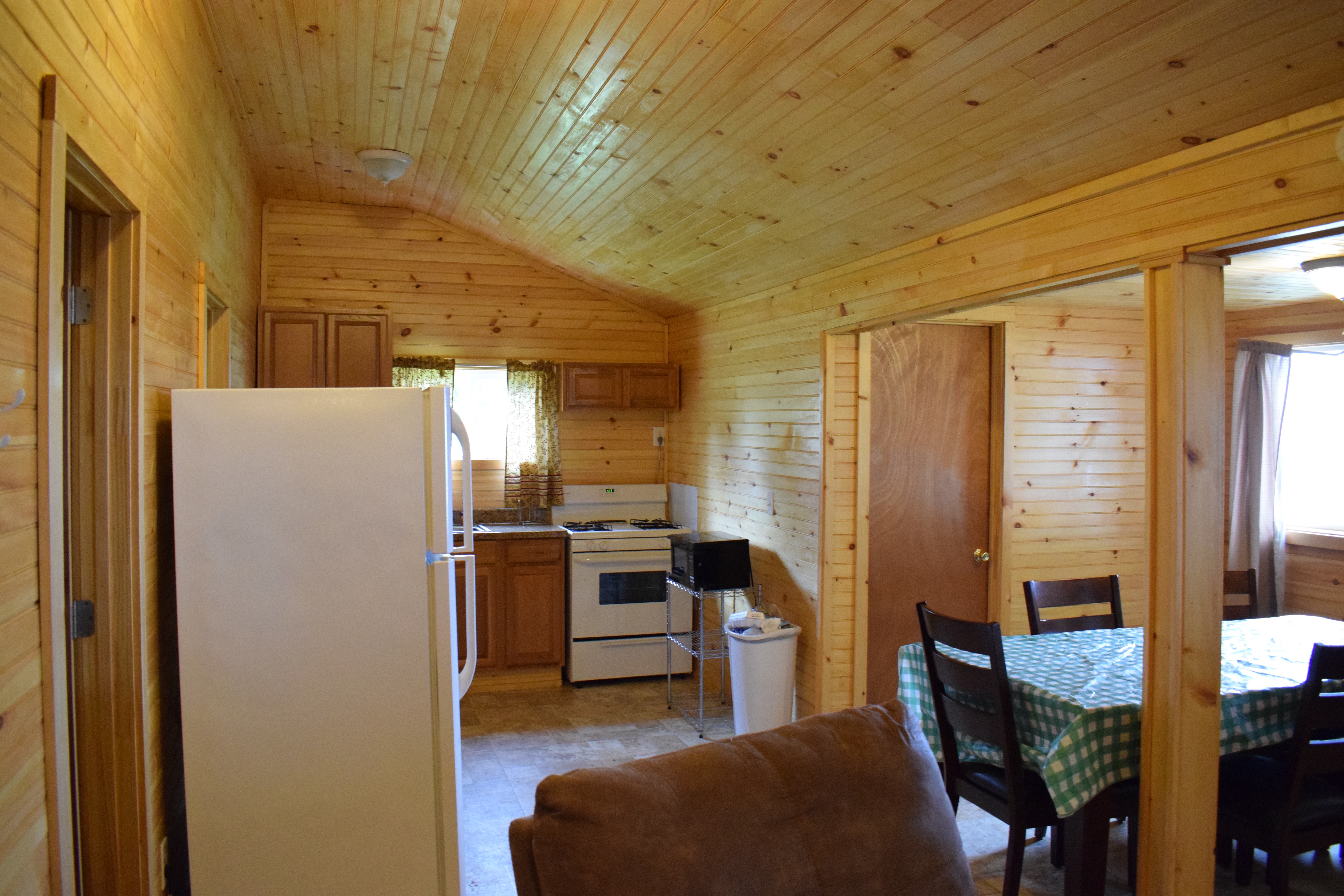 Log Cabins Cottage Rentals - 3 Bedroom details - Black Lake