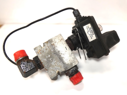 AG121681 Hydraulic Valve | Gator Center