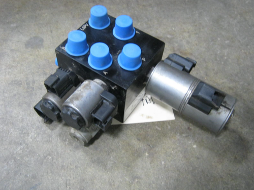 547984D1 Hydraulic Valve | Gator Center