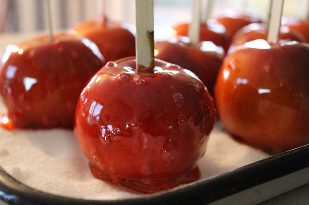 Old Fashioned Candy Apples