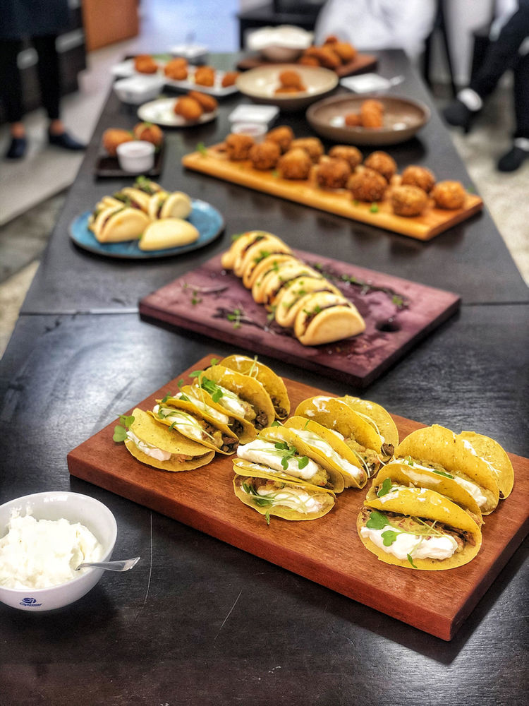 STREET FOOD - COMIDA DE RUA