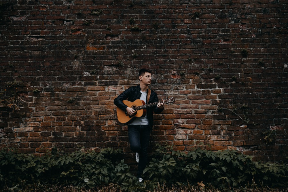 Singer/song-writer | Guitarist David Fiedler