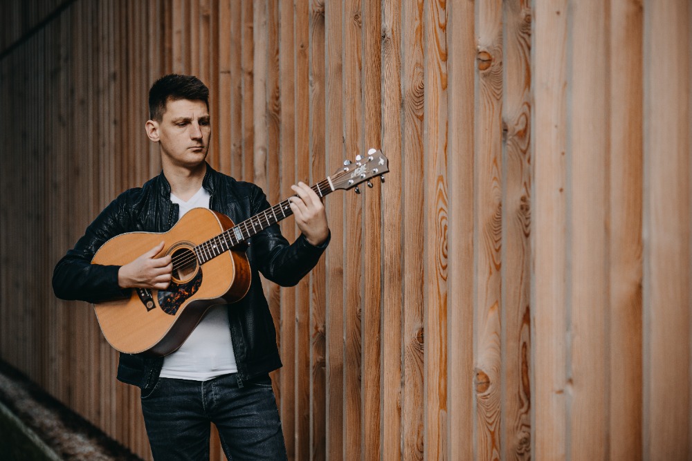 Singer/song-writer | Guitarist David Fiedler