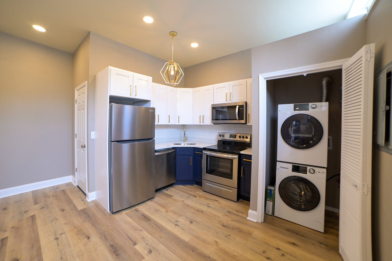 1423 Diamond Studio 2