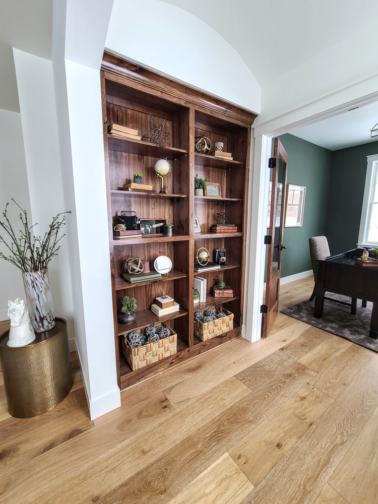 Essential Rules for Styling a Shelf