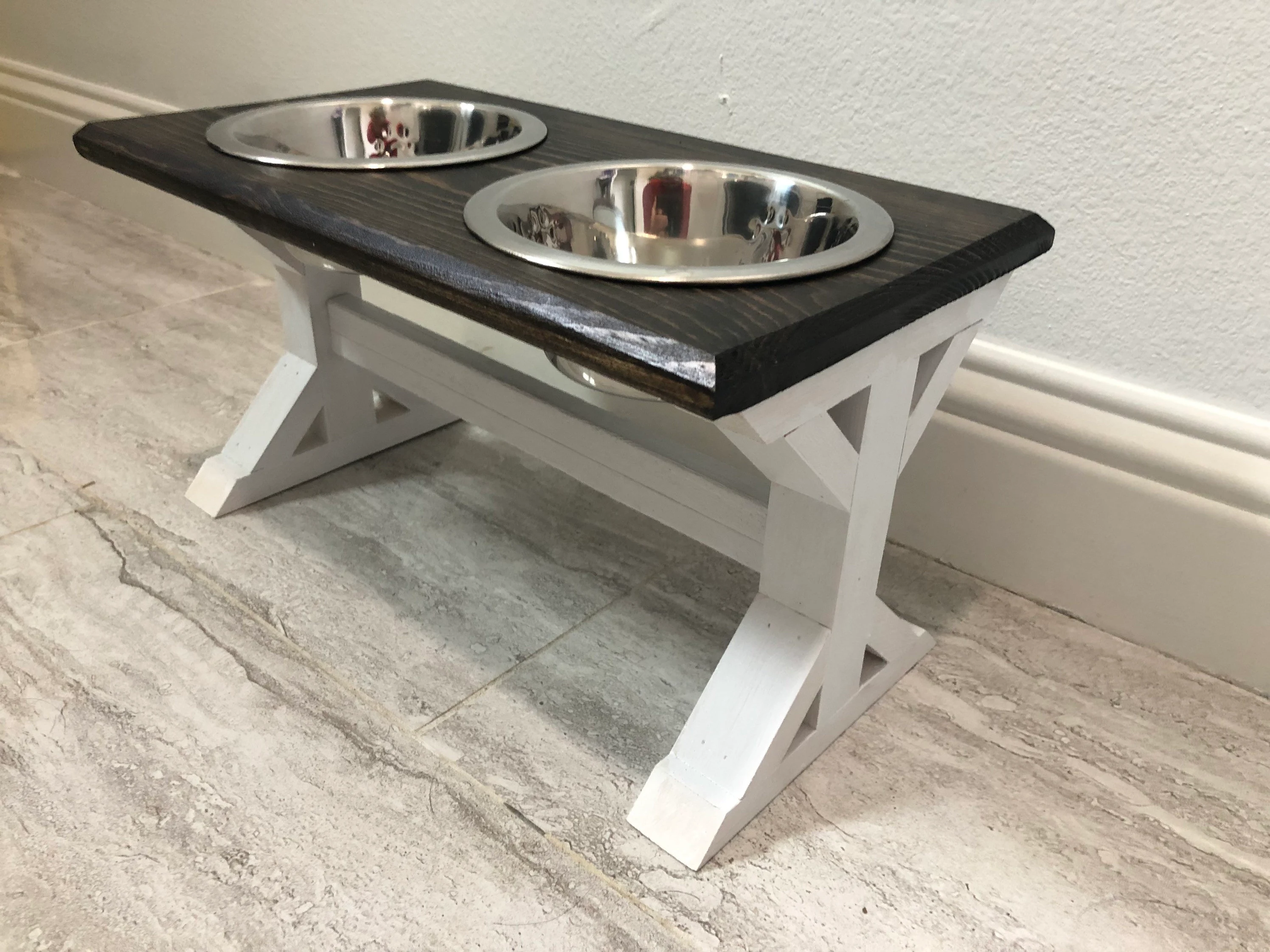 Large Raised Pet Feeder | Zukko