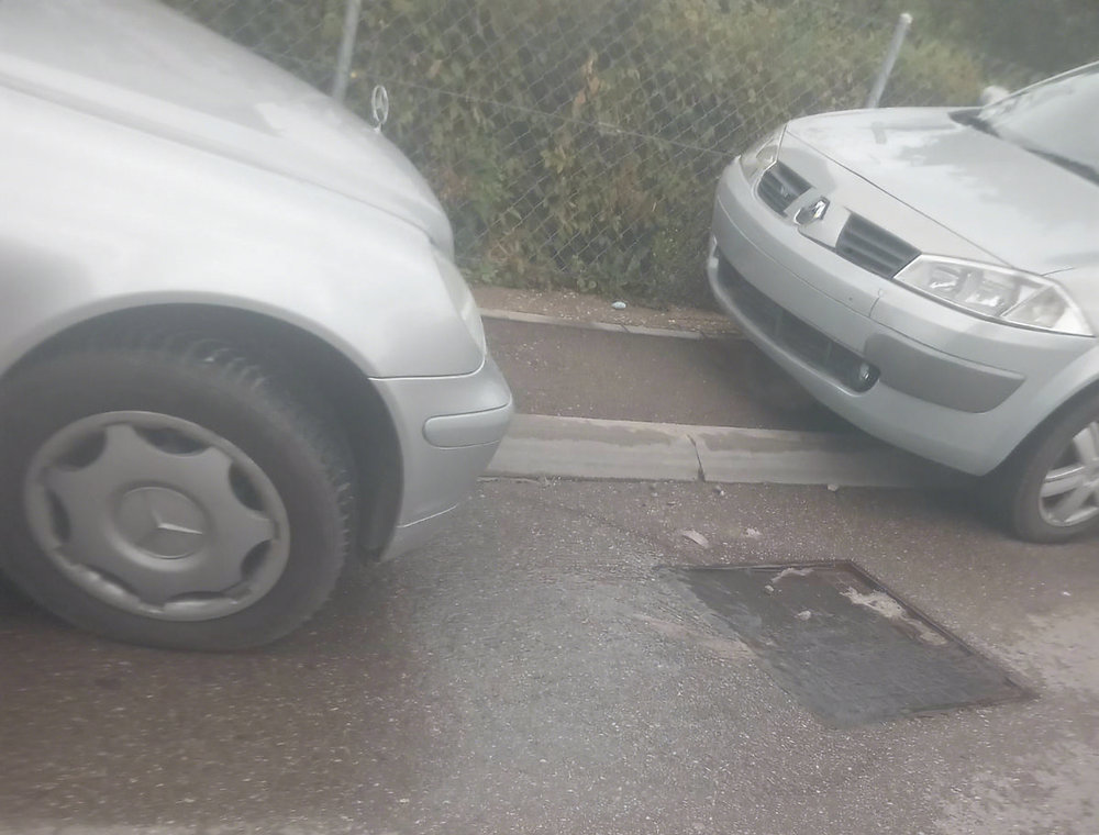 Građani nemaju ni kapi vode u svojim kućama dok ona teče niz ulicu!