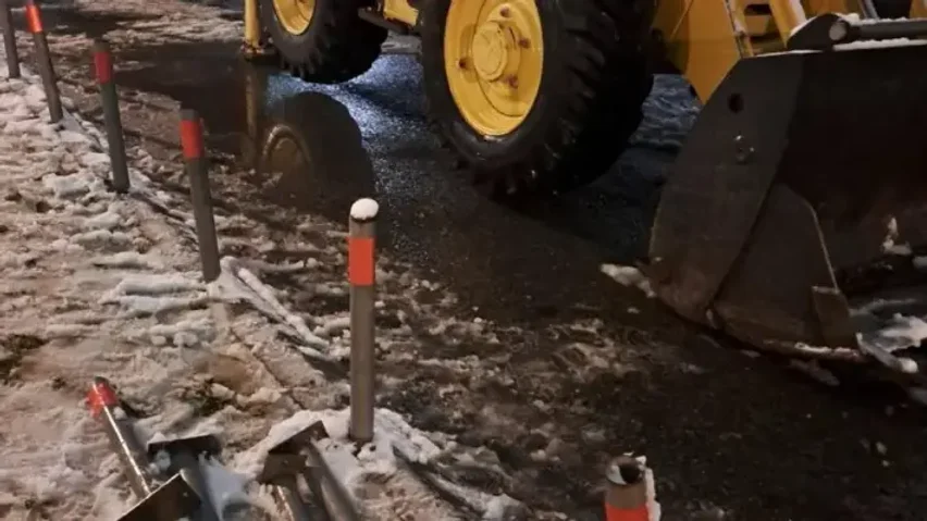 Stanivuković bagerom krenuo na policiju, uhapšen bagerista!