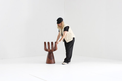 Sculptural wooden hand chair | Rijp vintage