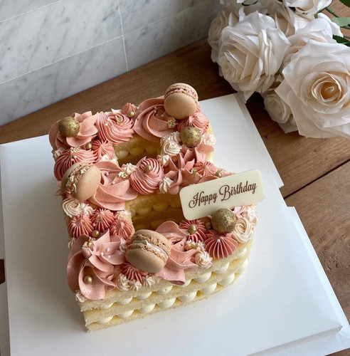 Letter birthday cake | sweetscottage