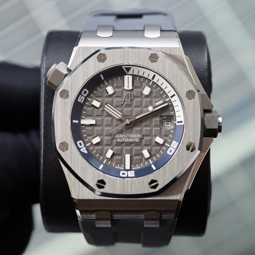 Unworn 2022 Audemars Piguet Royal Oak Offshore Diver Grey 15720ST.OO ...