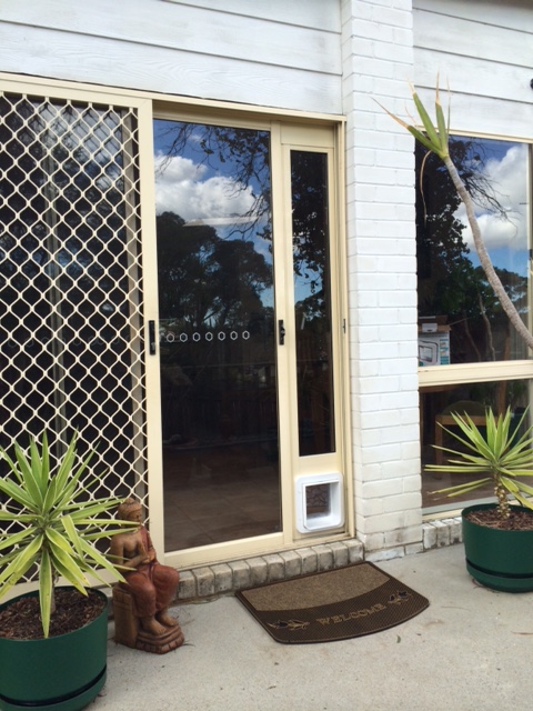 Patio Pet Door Inserts for Sliding Doors, Fully Lockable,Fast Delivery