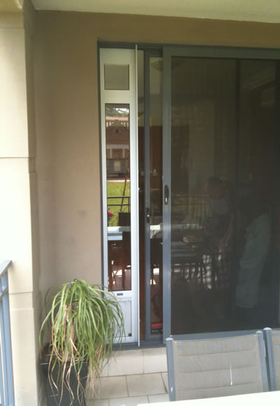 Patio Pet Door Inserts for Sliding Doors, Fully Lockable,Fast Delivery