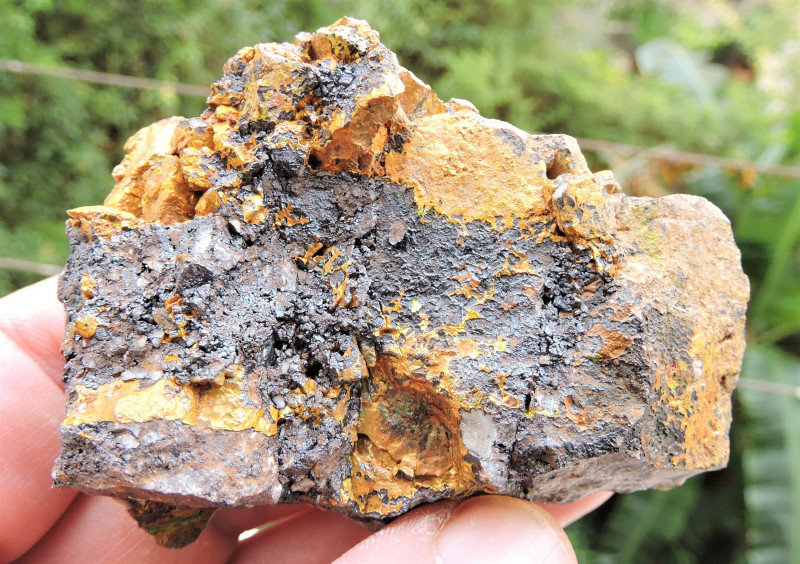 Goethite, qu'est-ce qu'un cristal de goethite, types, histoire et prix