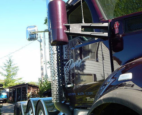 Kenworth T880 Oversize Load Mirror Extension Bracket | Mirrorextension.com