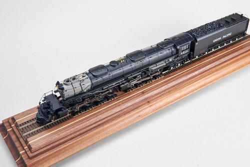 Working AC/Marklin - HO scale display for American locomotives | Woodize
