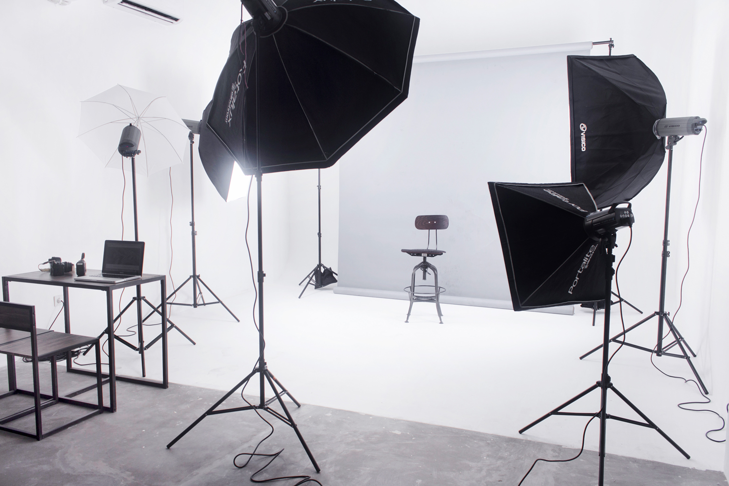 White Luxe Studio | Photo Production & Studio Rental