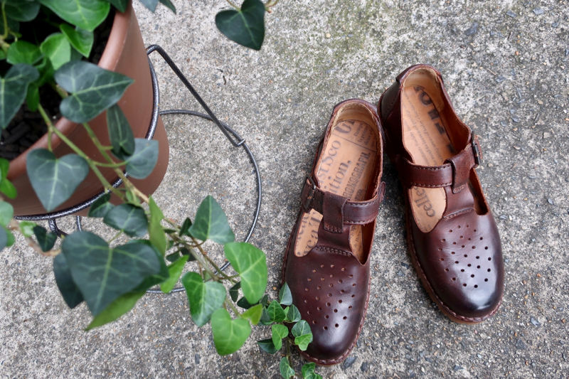 CUSTOM SHOES ~ Sabot shoes by.Clarks~