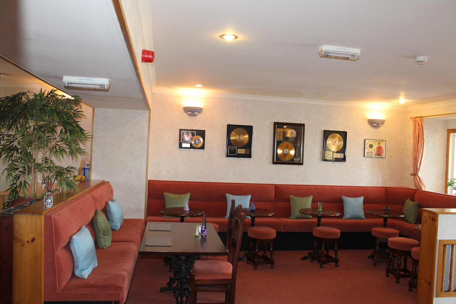 Pub | Cross Inn & Old Barn Bar | Isle of Lewis | Hebridean Way