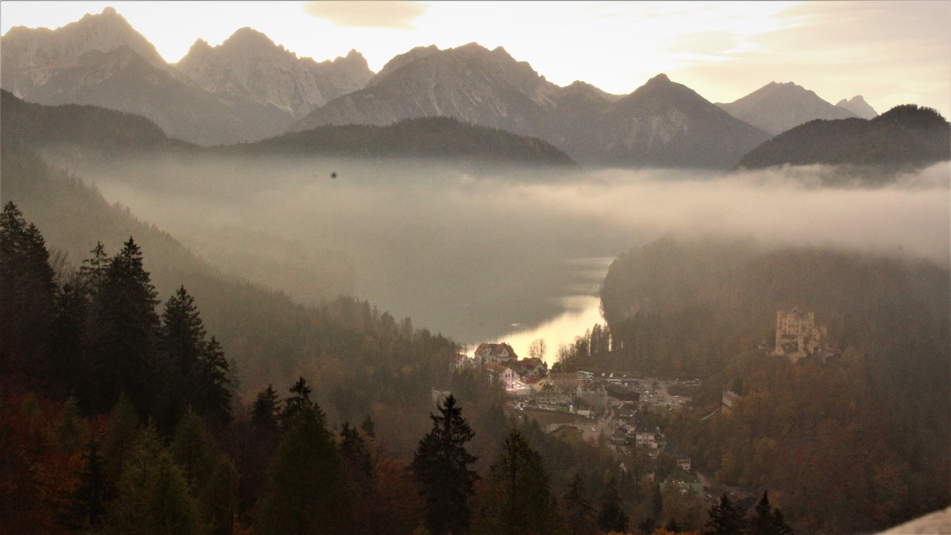 Create a Dashboard with Flask, Plotly, Altair, Chart.js, and AdminLTE