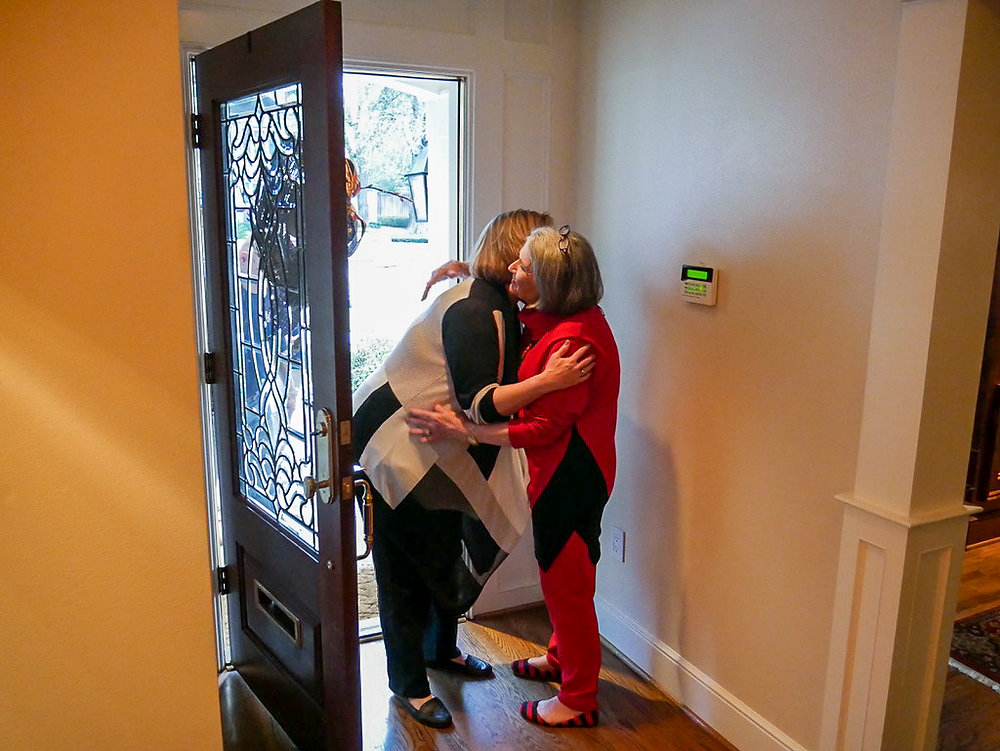 12 Tips to Being a Great Guest| Celebrate by Lisa Lou