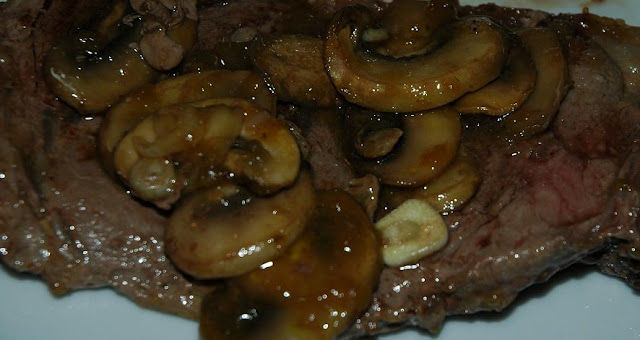 Bife de Vitela com molho cremoso de cogumelos