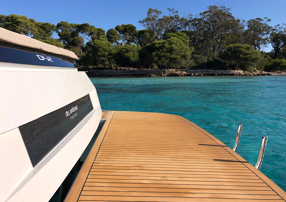 D42 | De Antonio Yachts