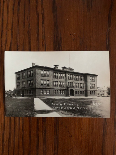 Tomahawk ,Wisconsin - high school | postcard-arch