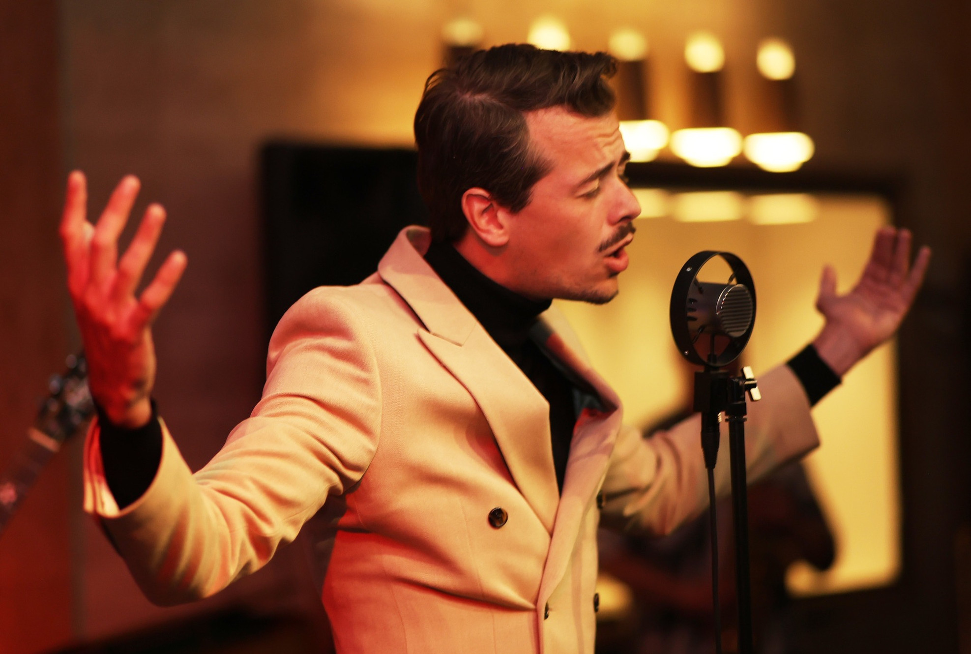 Bob Wiebes | UX Designer, Jazz Singer & Natural Wine Sommelier