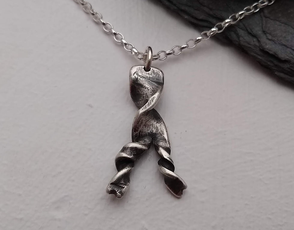 'Gothic Ribbon' pendant | silverskin