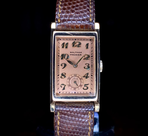 1940s Waltham Premier salmon dial 18ct rose gold rectangular watch cal ...