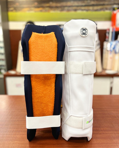 Moonwalkr keeping leg guards 2.0 | SPORTS LAND