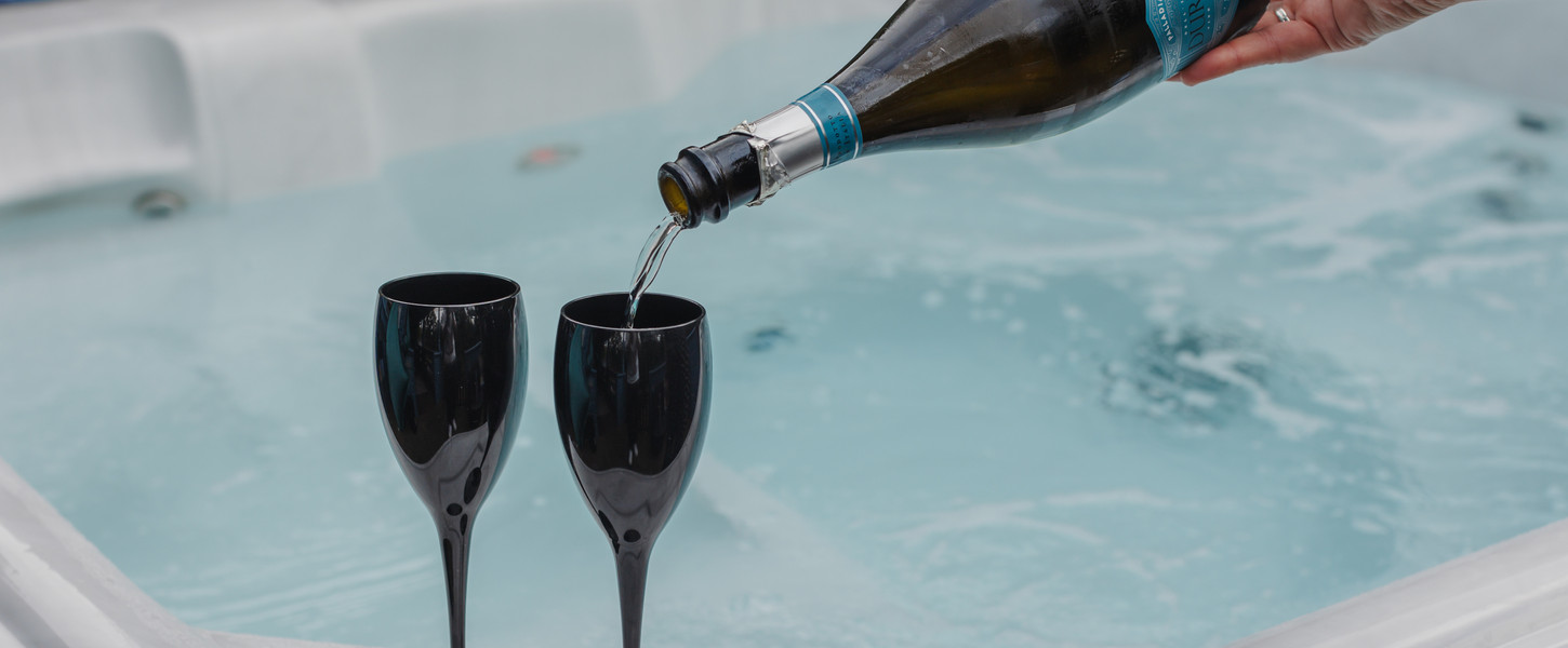 Whinstone View bistro, luxury log cabins with hot tubs, Great Ayton ...