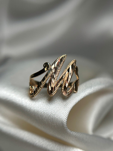 14k gold “M” cursive letter | LRC Jewelry Inc DBA Joyeria Los Angeles