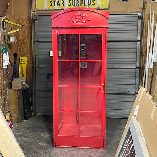 Traditional British Phone Booth | zapprops